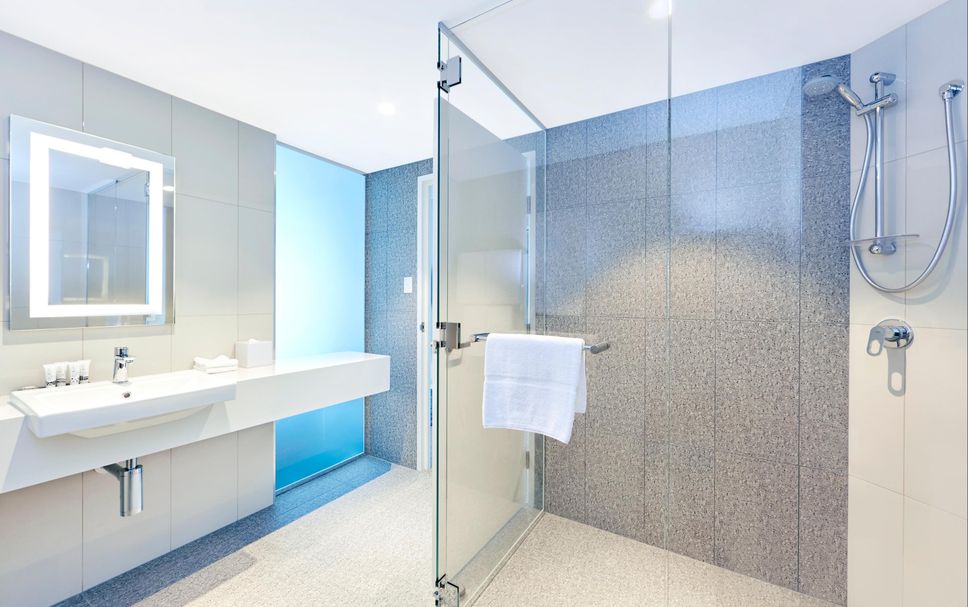 Holiday Inn Express Brisbane Central C$ 120 (C̶$̶ ̶2̶8̶3̶). Brisbane ...