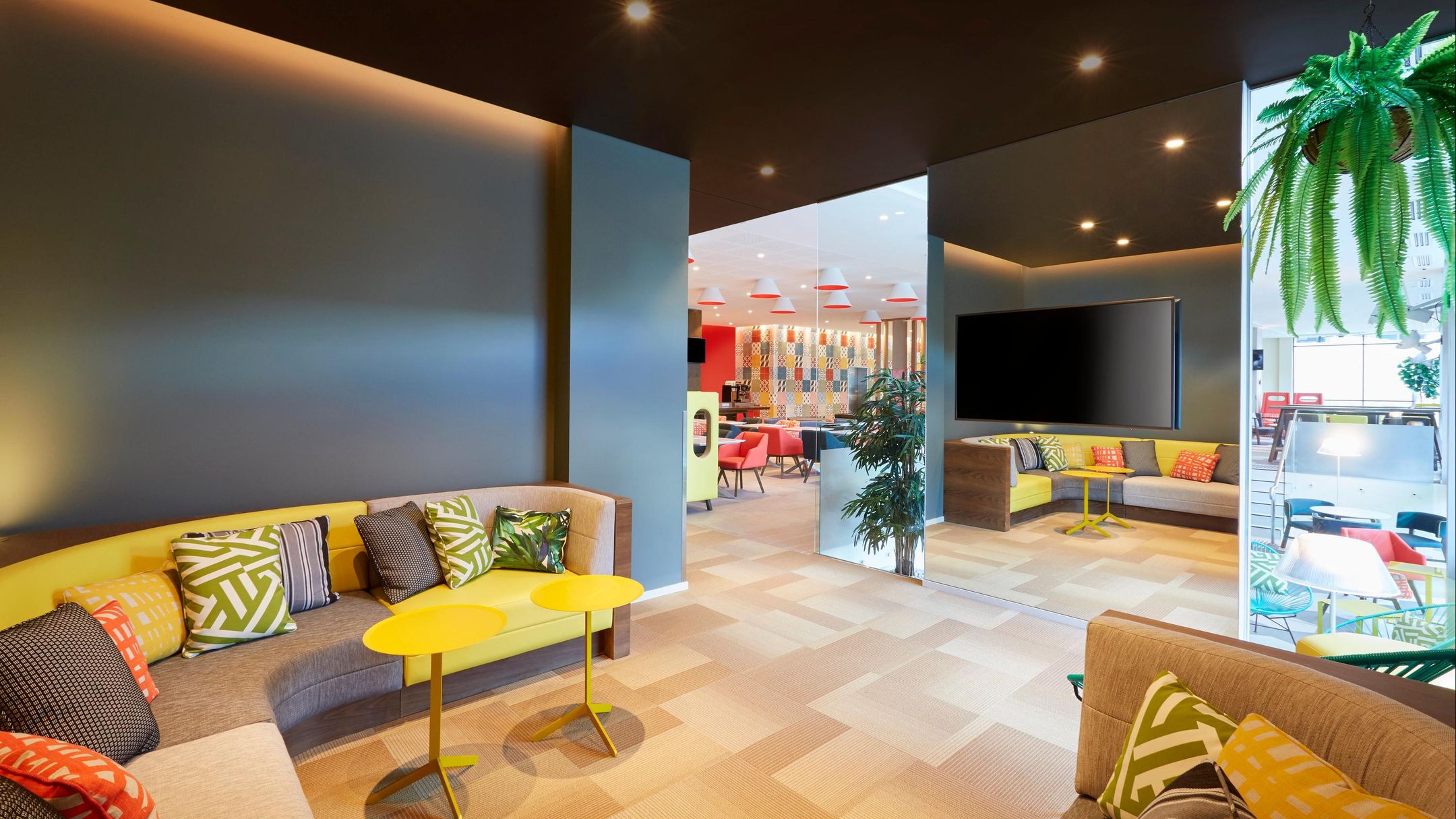 Holiday Inn Express Brisbane Central By IHG C$ 114 (C̶$̶ ̶3̶4̶3̶ ...