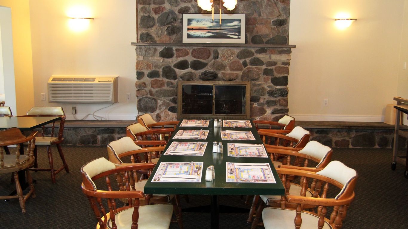 Coach House Inn C$ 88 (C̶$̶ ̶4̶7̶8̶). Tobermory Hotel Deals & Reviews ...